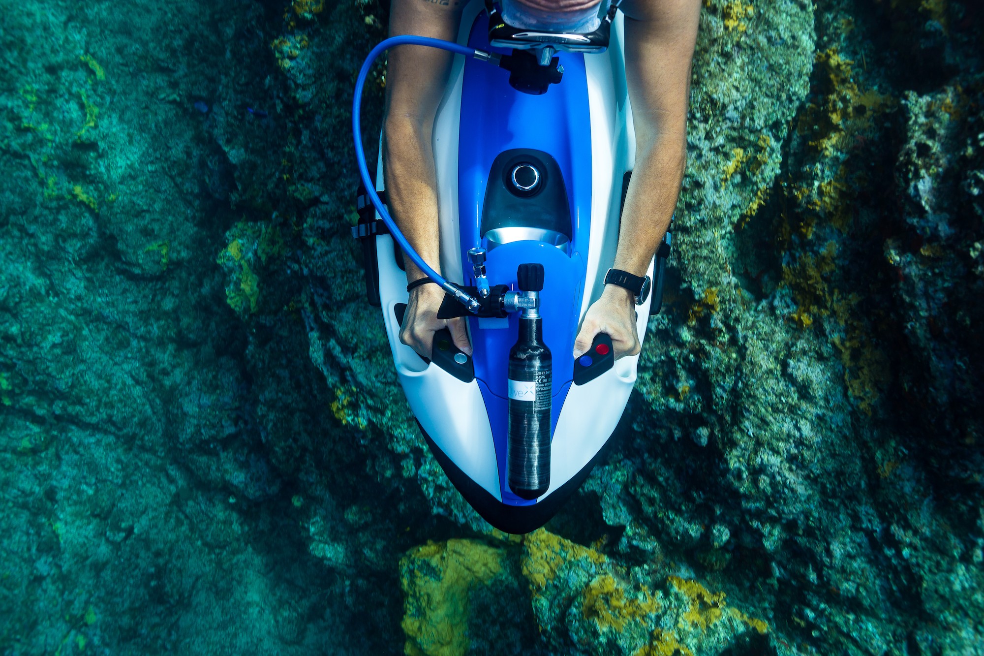 Mini refillable scuba tank - mini underwater breathing device