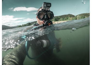 Mini refillable scuba tank - mini underwater breathing device