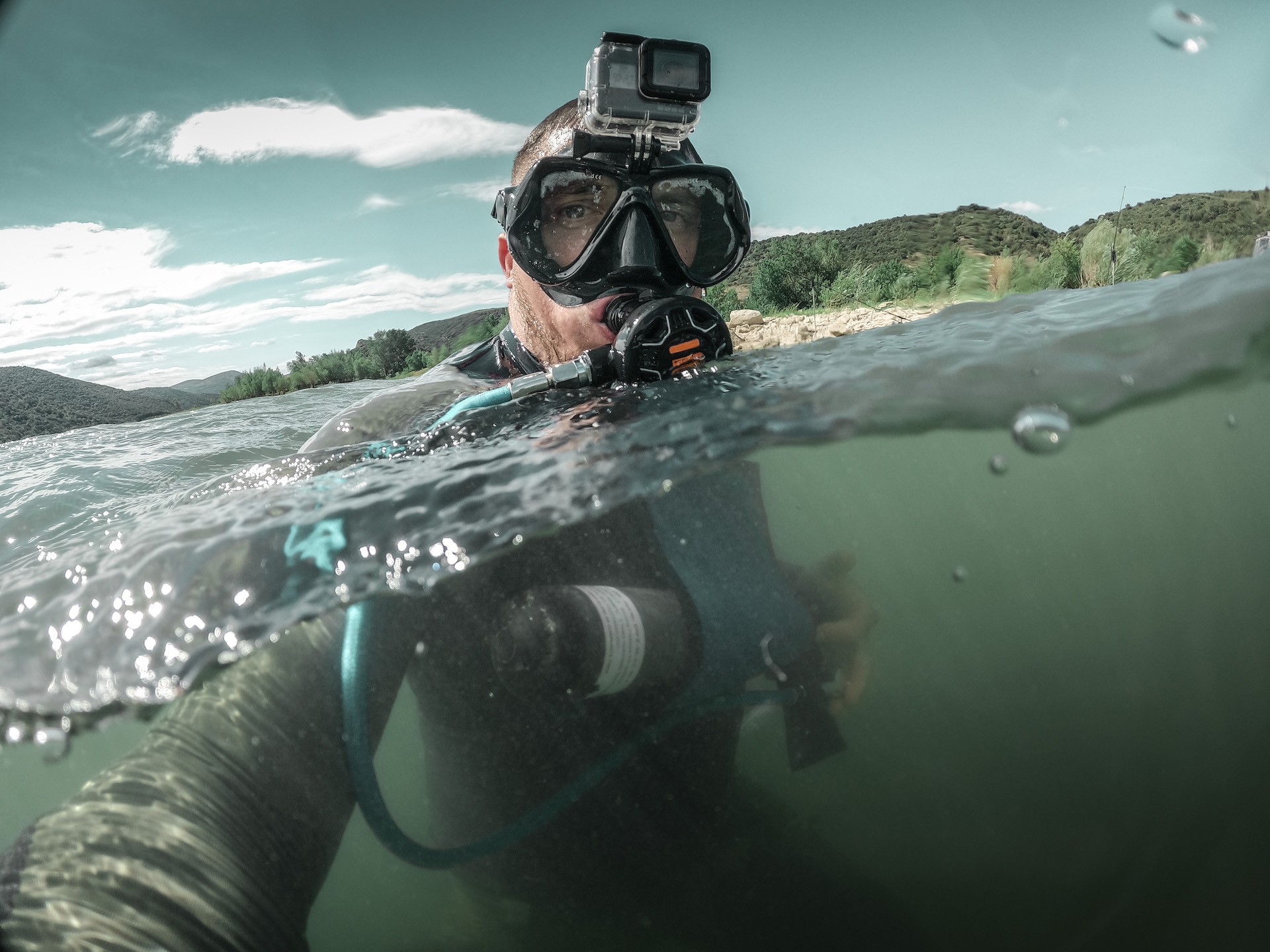 Mini refillable scuba tank - mini underwater breathing device